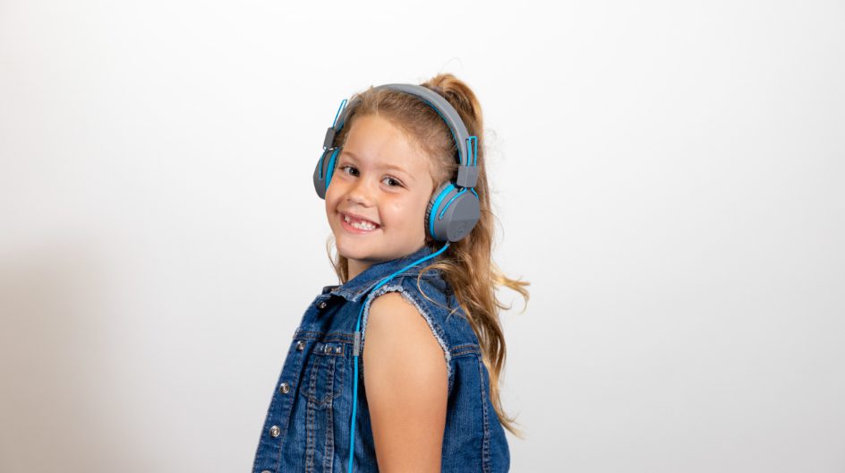 JLab JBuddies Studio: Zwei neue Kinderkopfhörer – mit und ohne Kabel
